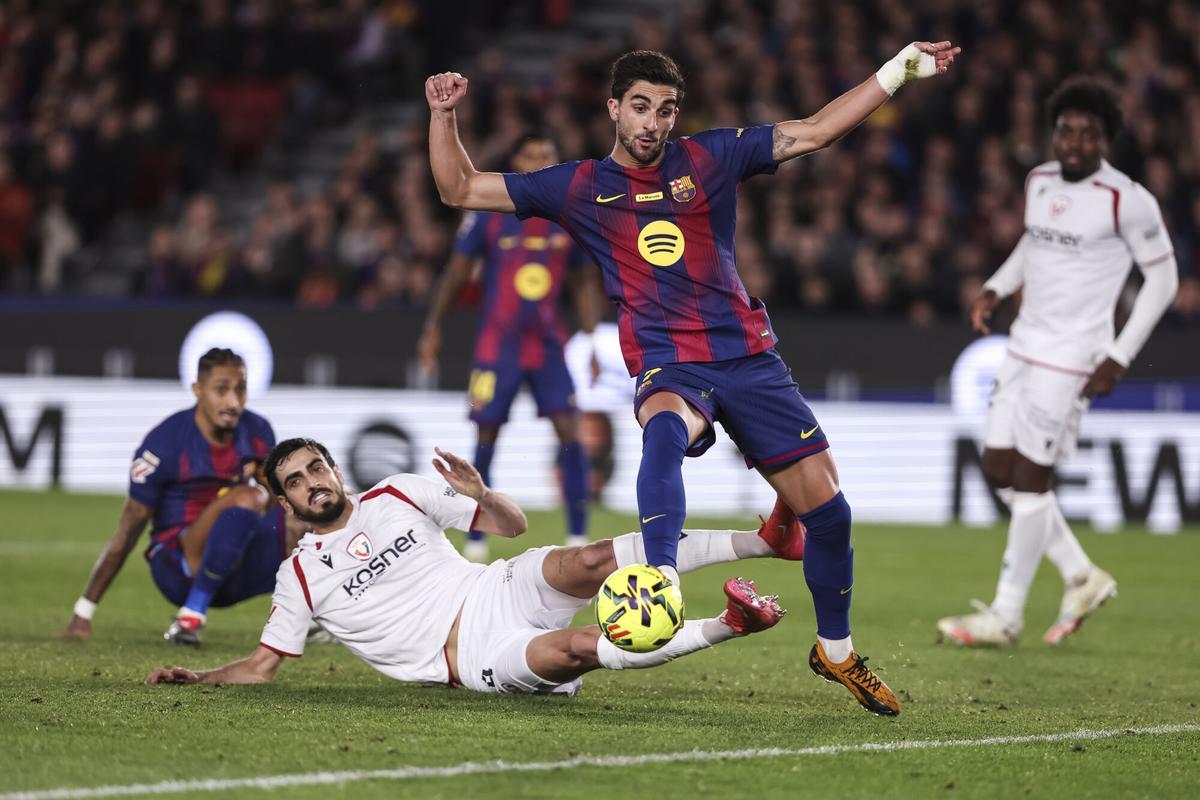 BARCELONA - OSASUNA | Raphinha sostiene al líder