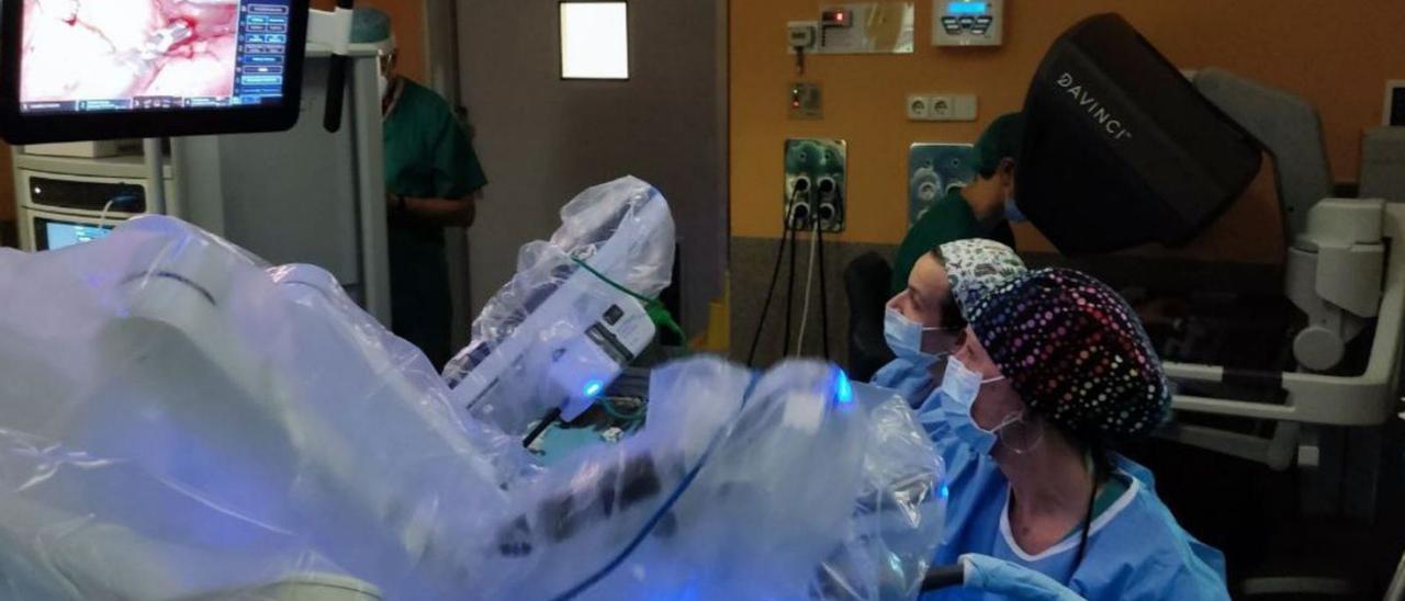 Un hito en Cabueñes: el robot quirúrgico Da Vinci ya realiza cirugías ...
