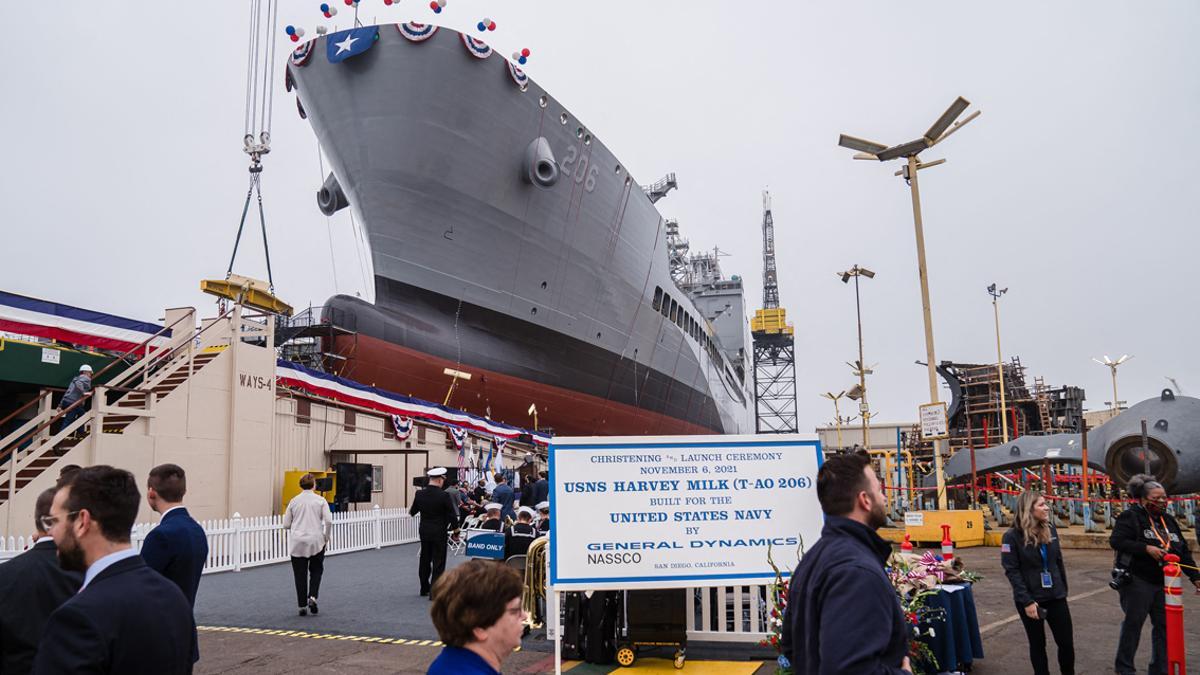 La Marina de EEUU bota un navío con el nombre del activista gay, Harvey ...