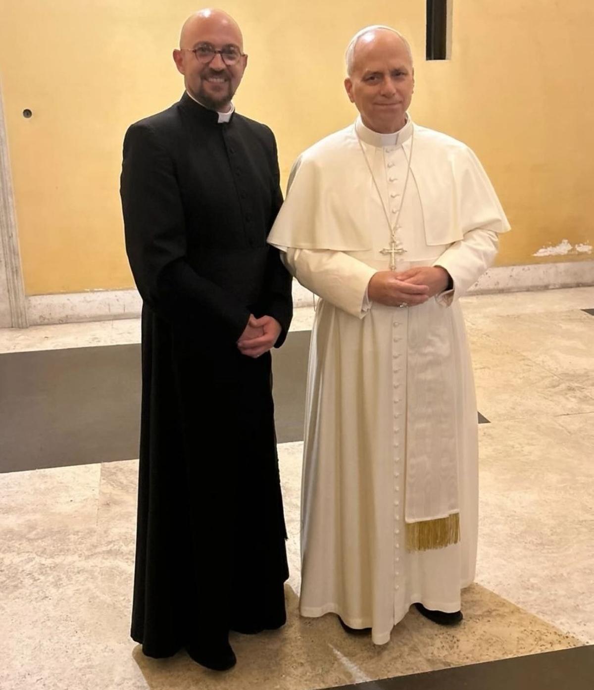 EL PAPA Y LA PROVINCIA DE LEÓN | SACERDOTE ZAMORANO | REGALO