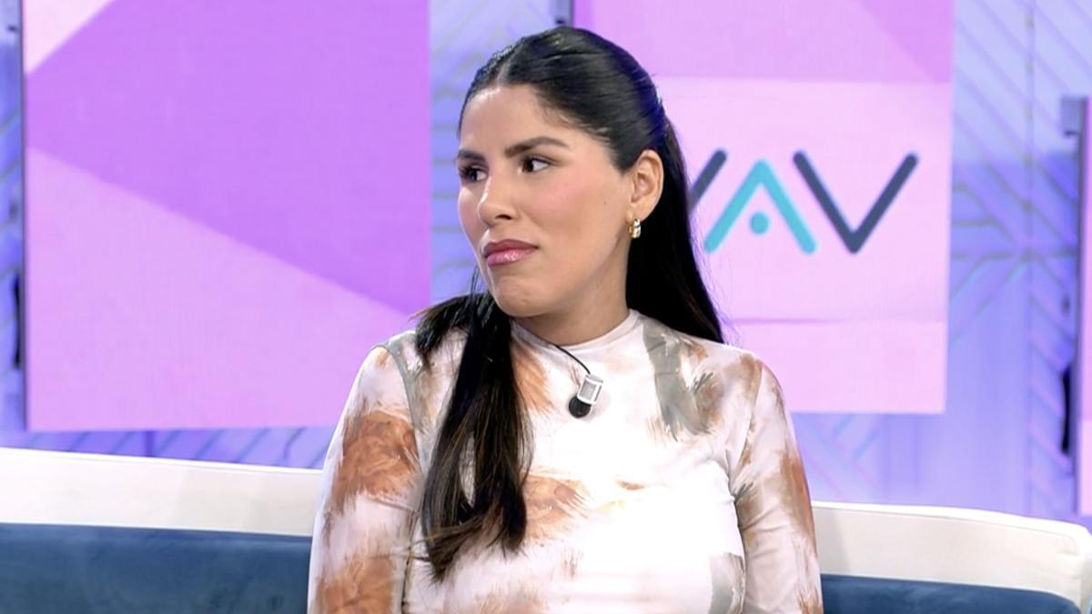 ISA PANTOJA MALA CARA | Isa Pantoja, que está embarazada, se hace la curva del azúcar