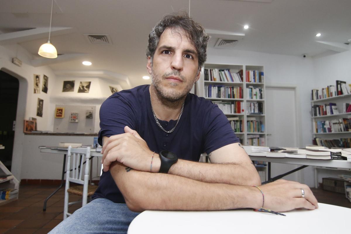FERIA DEL LIBRO DE SEVILLA | El periodista y escritor Antonio Agredano ...