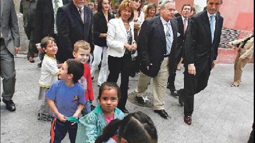 La comitiva se tropieza con el «patio» del colegio