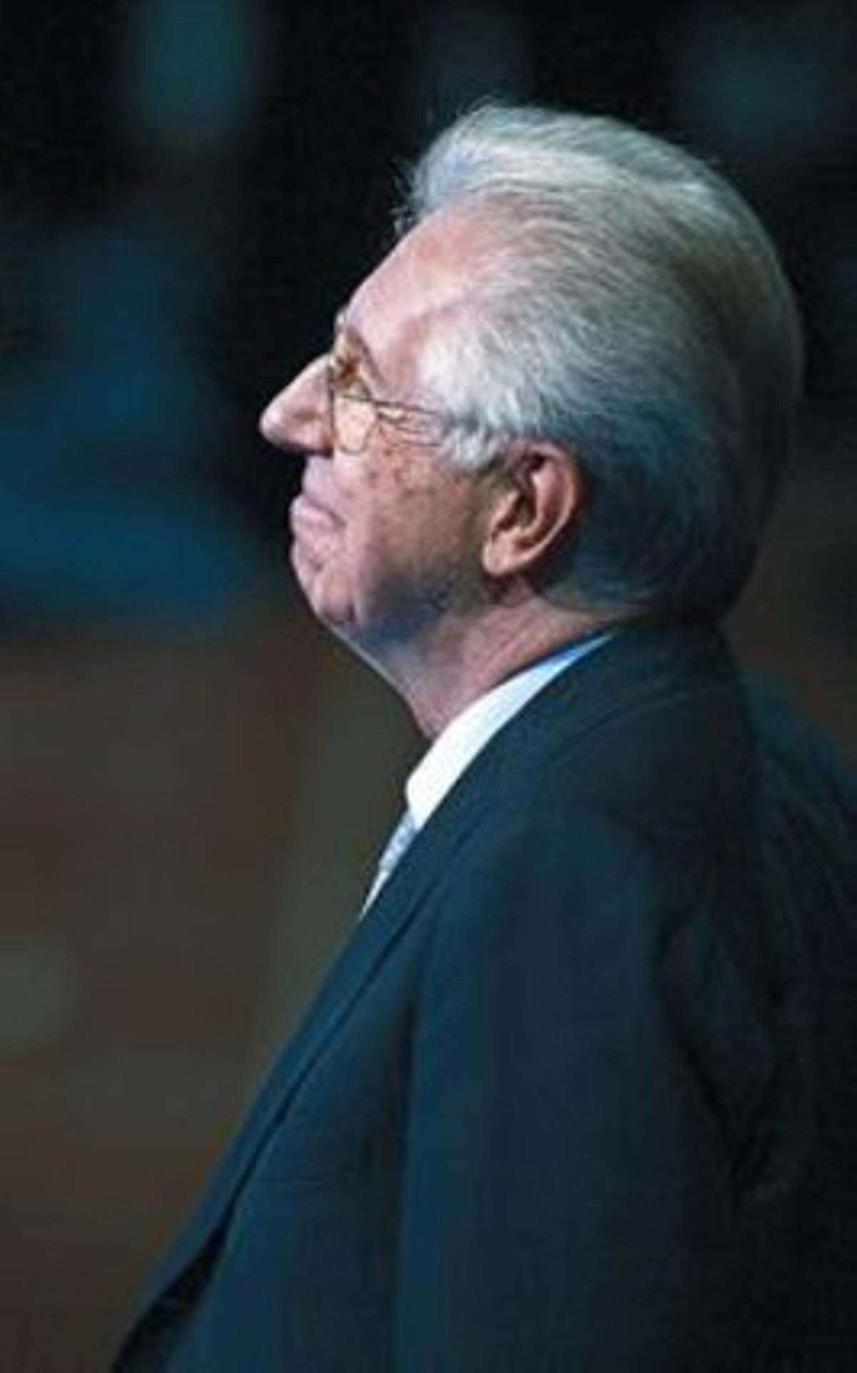 Monti se presenta como candidato que devolvió la confianza