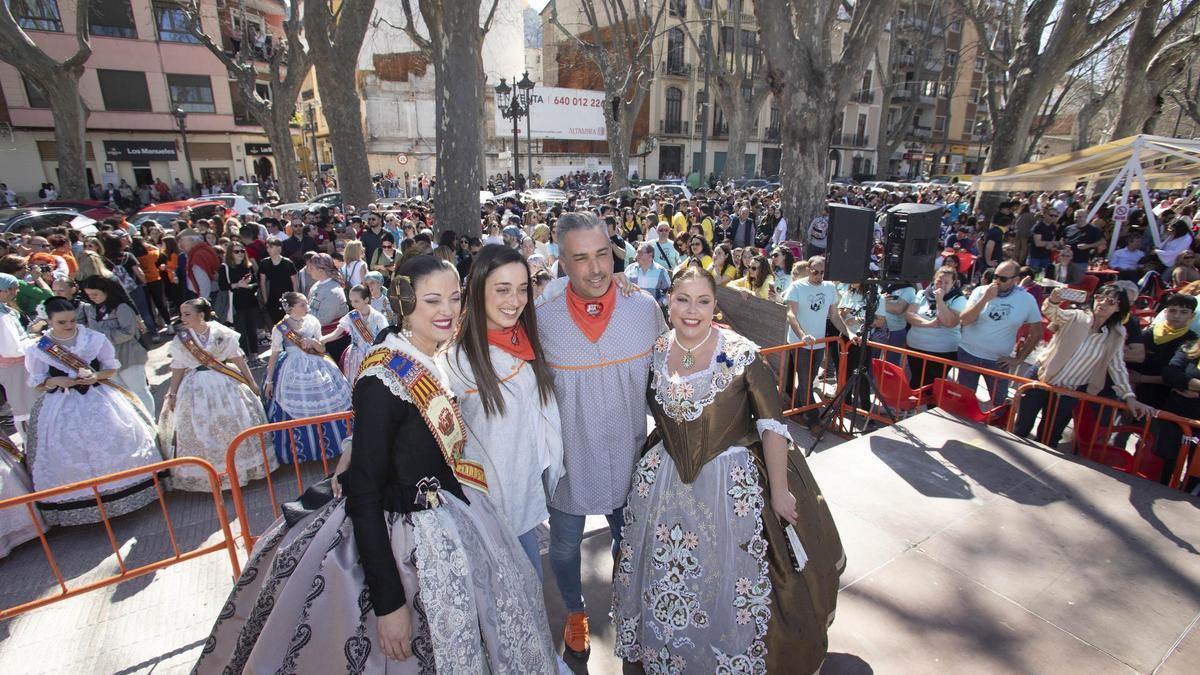 Fallas 2023: Una mascletà por los 50 años de las fallas Raval y Sant ...