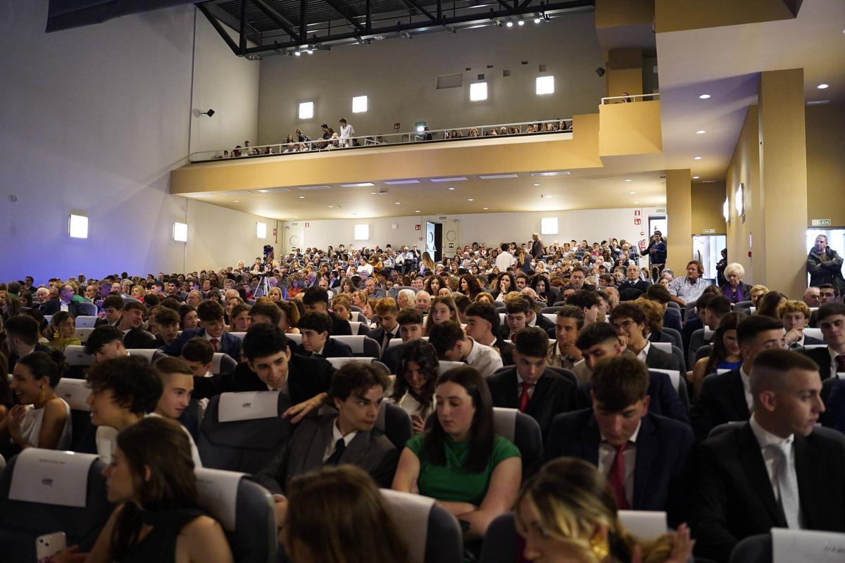 IES Piles se gradua con el matemático Eduardo Sáenz de Cabezón