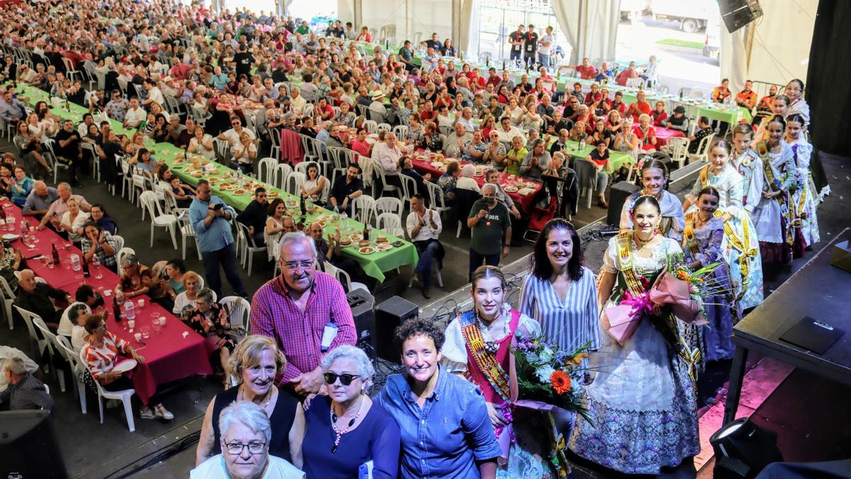 Onda homenajea a sus mayores y comparte mesa en el 'tombet de bou' - El ...