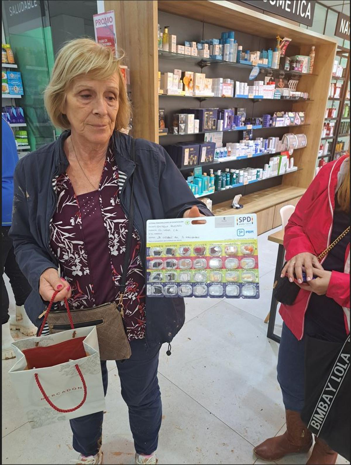 Dana Valencia | Colas en la única farmacia abierta en Alfafar: «Solo me ...