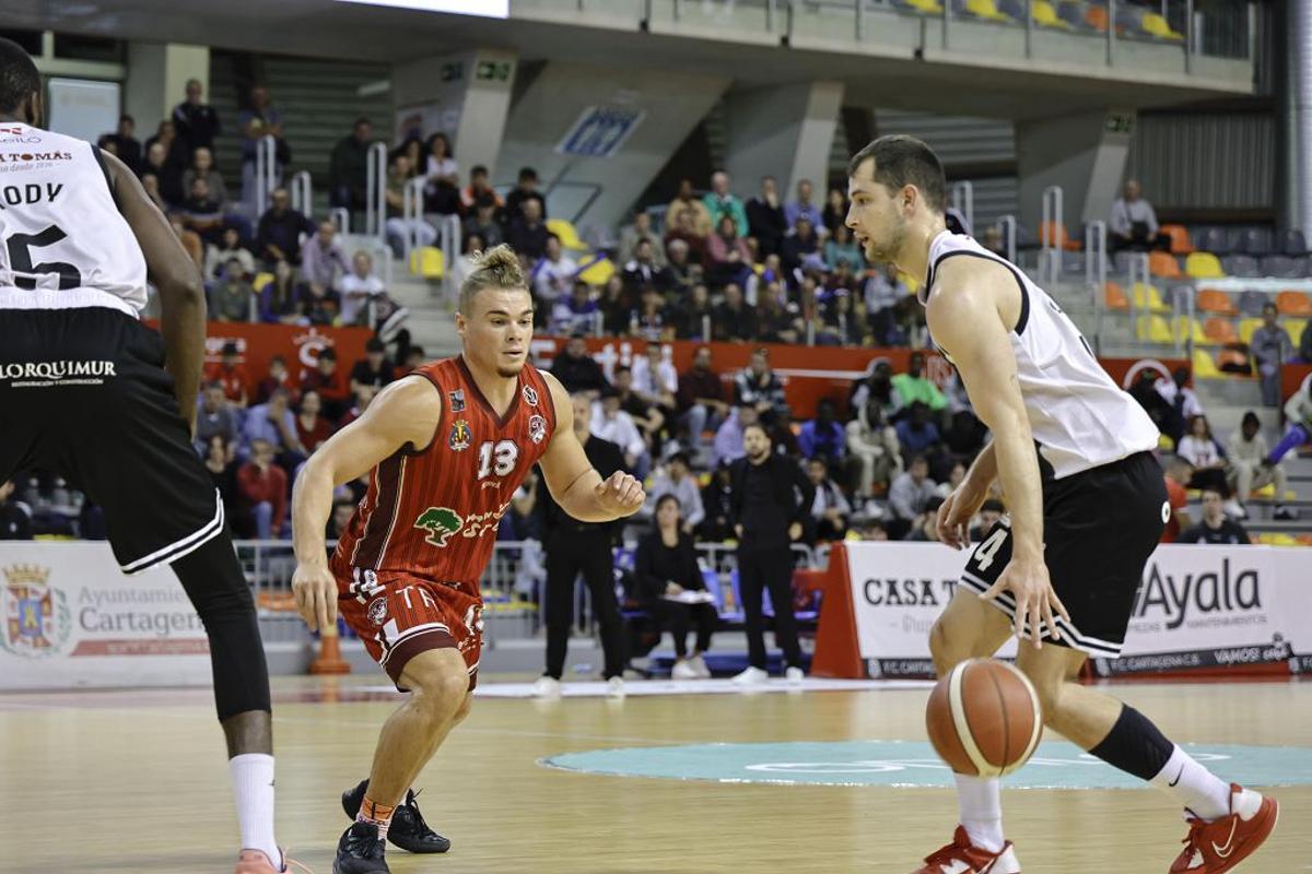 El base Gerard Blat conduce al Odilo Cartagena al liderato en solitario ...