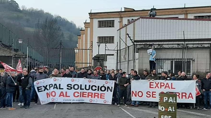 La planta de Expal en Trubia sigue activa pese al Ere y al virus