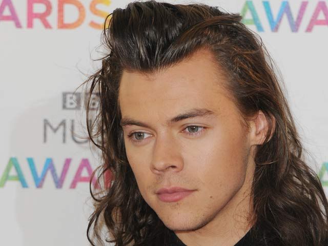Harry Styles vuelve a Instagram con tres looks muy diferentes - Cuore
