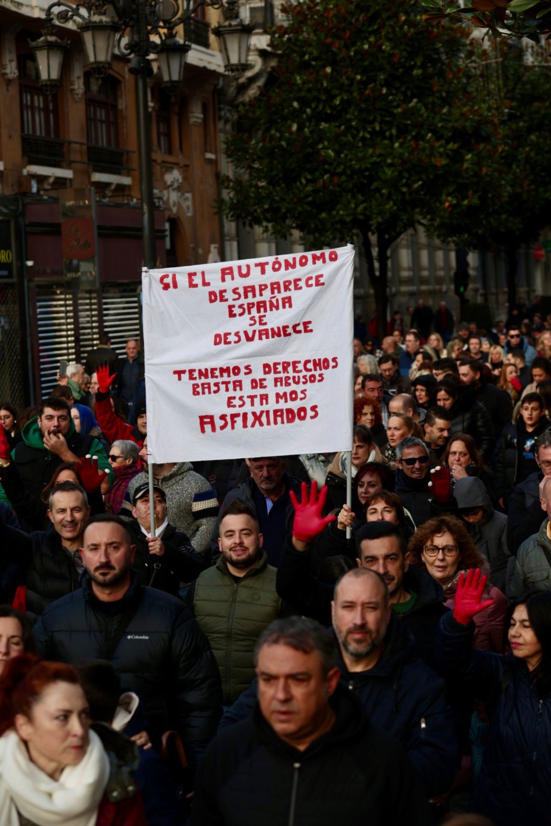 EN IMÁGENES: Manifestación de los autónomos en Oviedo para reclamar ...