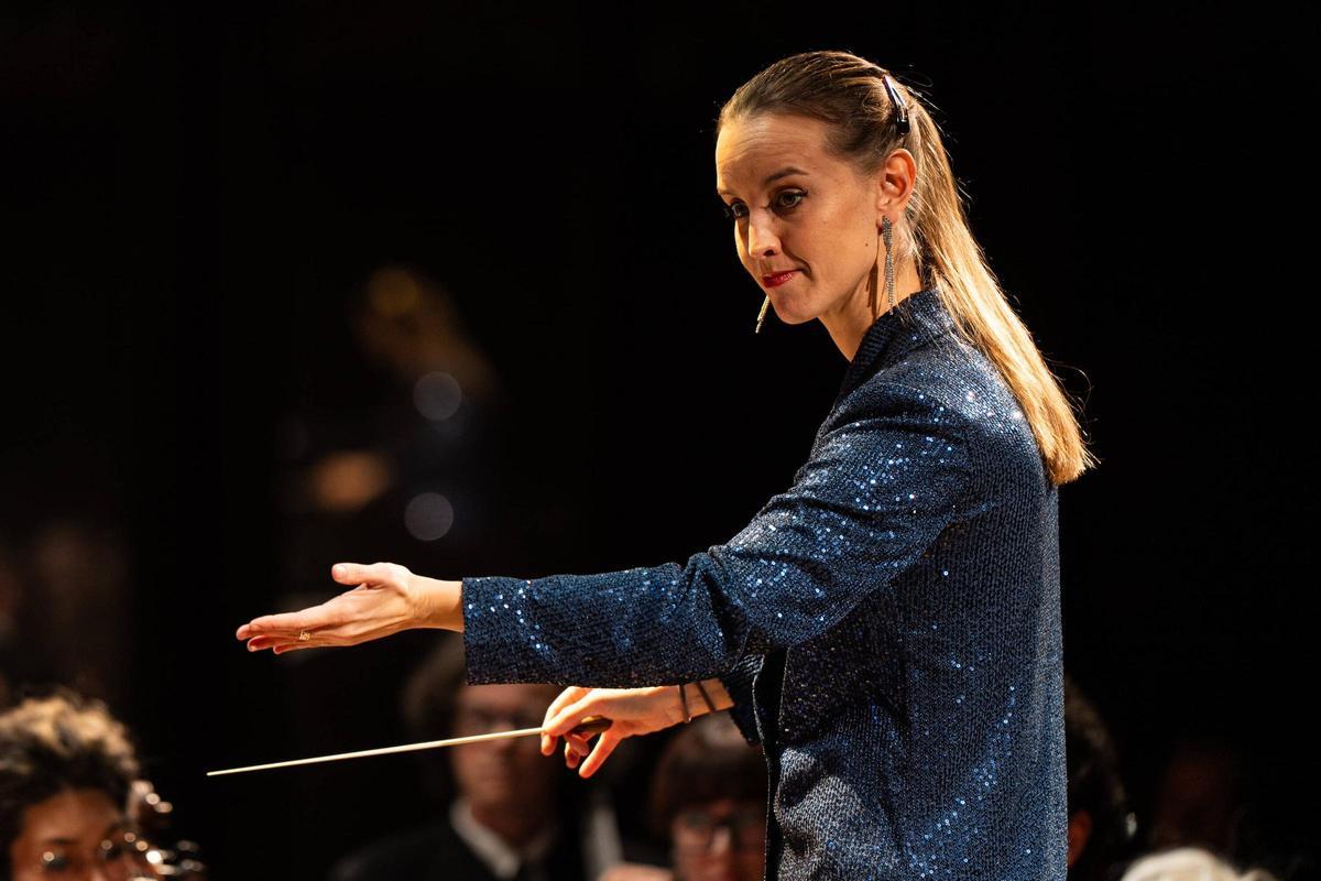 Isabel Rubio dirige el tradicional Concierto de Año Nuevo en el Palau ...
