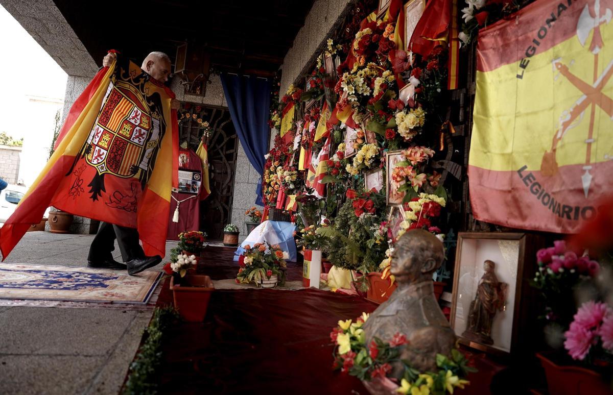 Acto en el cementerio de Mingorrubio, donde se encuentran los restos de ...