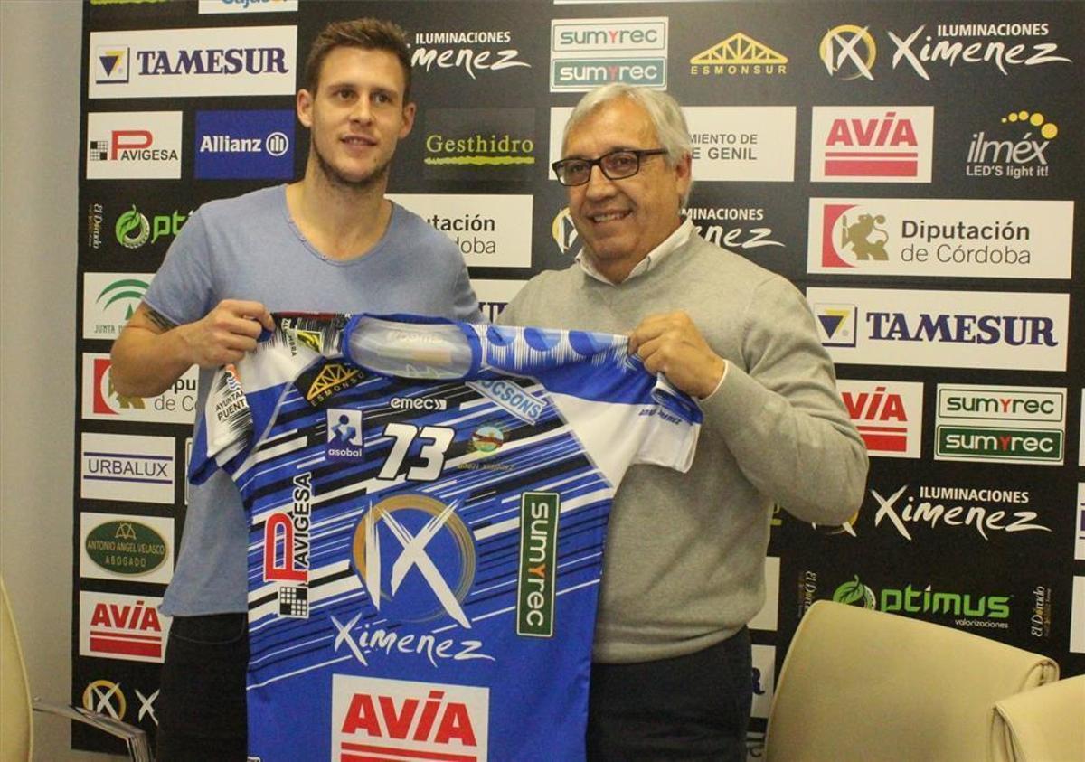 El zurdo Víctor Alonso renueva contrato con el Ángel Ximénez Avia