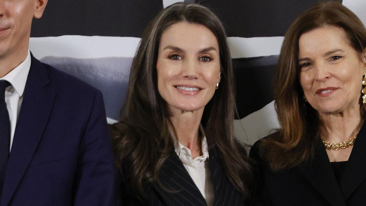 La reina Letizia impacta en unos premios de su profesión con dos trucos ...