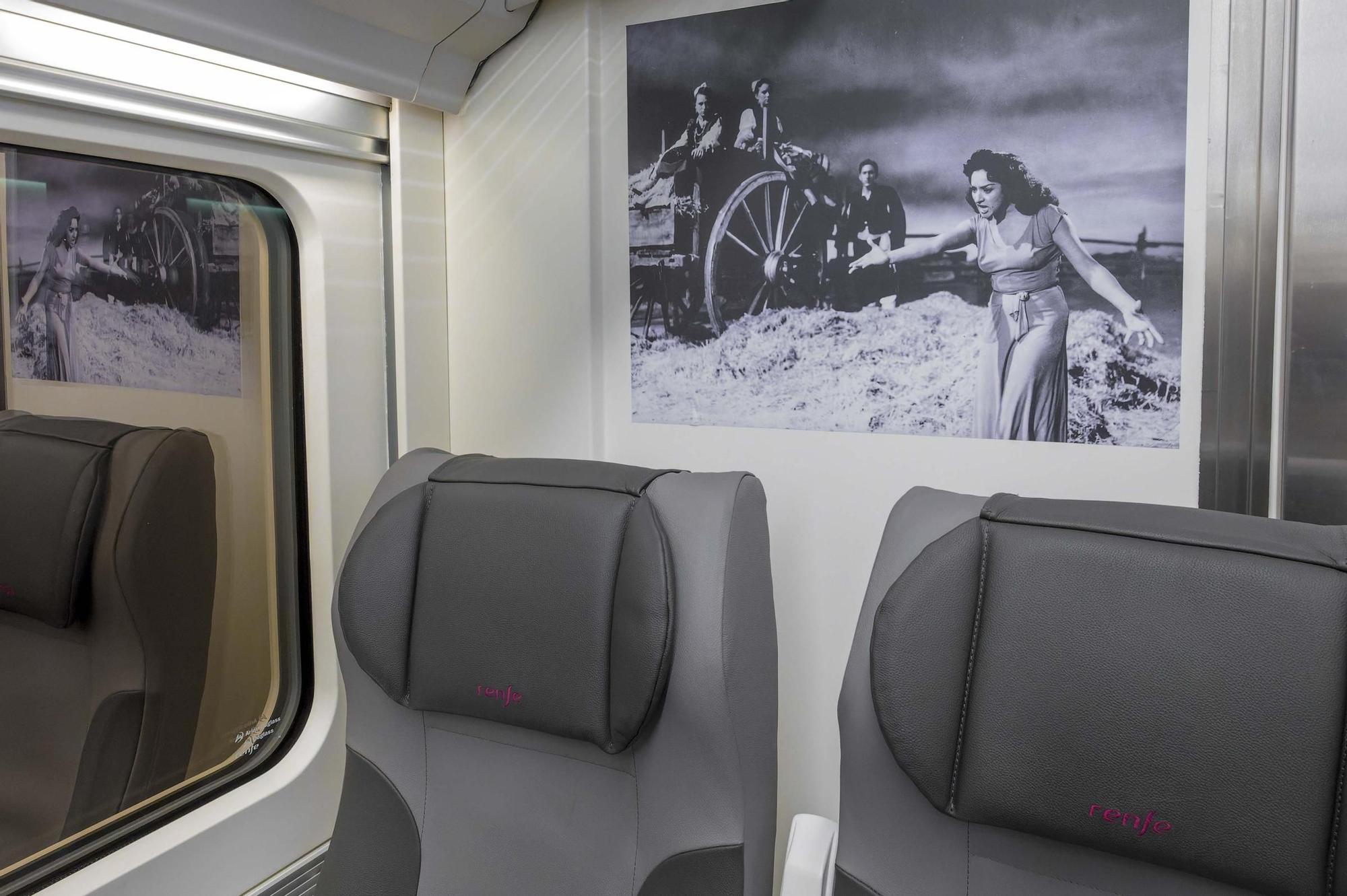 Lola Flores viaja en el tren Gijón-Alicante: una exposición sobre ruedas recuerda a la artista