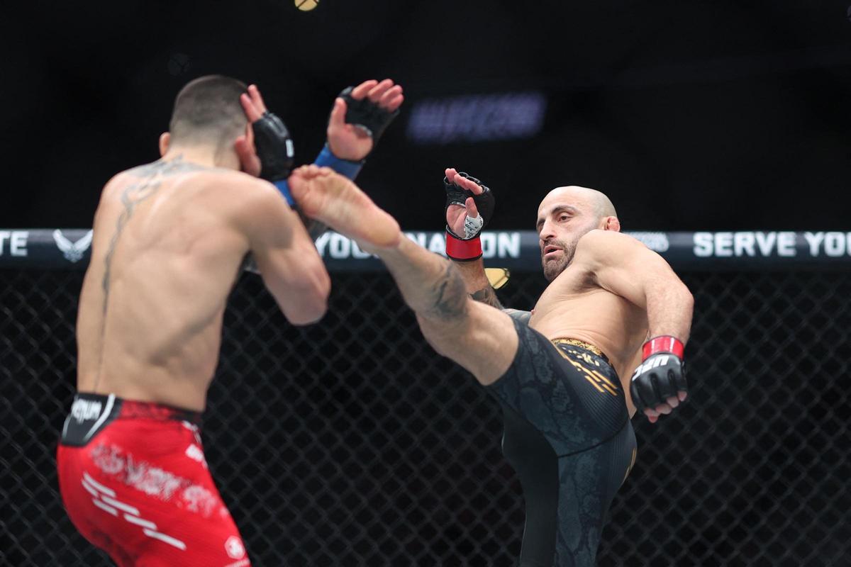 Topuria se proclama campeón del mundo tras un KO para la historia | FOTOS