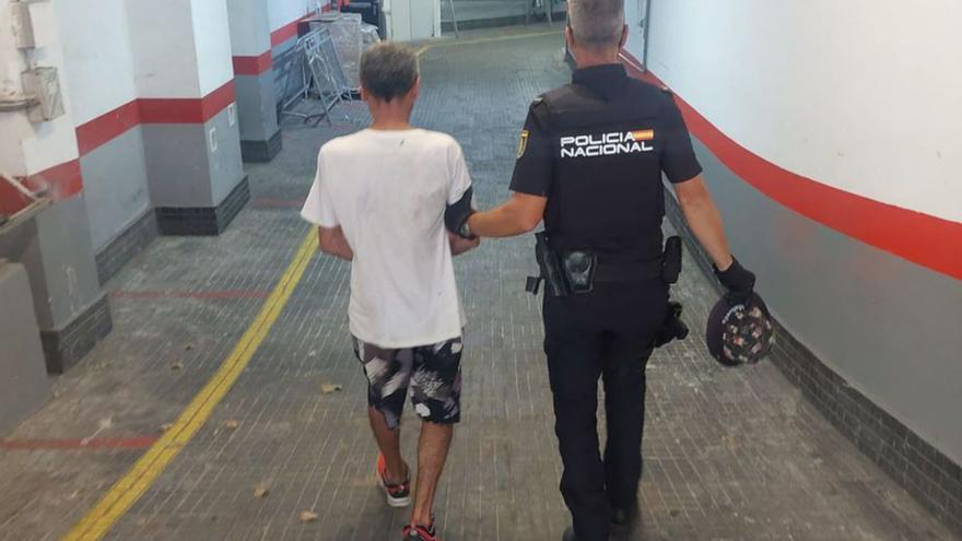 Sucesos en Mallorca | Un hombre incendia unos matorrales y afecta al tráfico en la Vía de Cintura