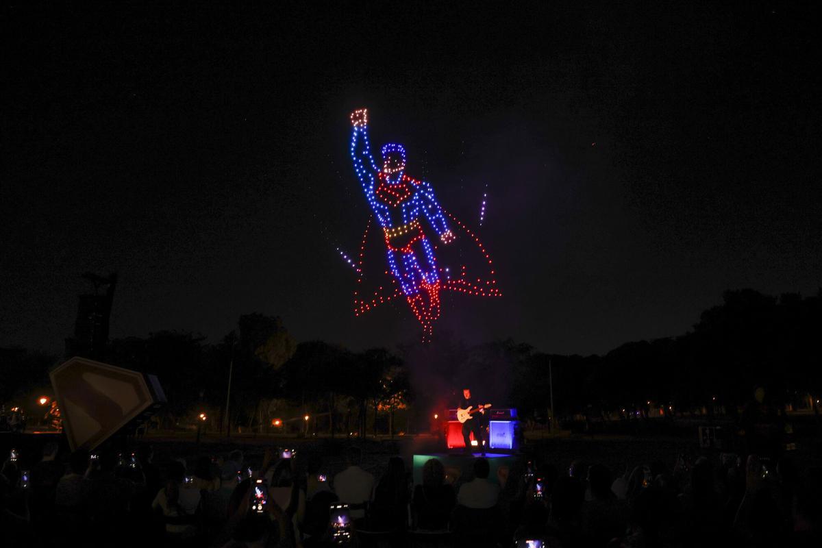 Espectacular 'show' de luces con drones en el estreno de 'Súperman'