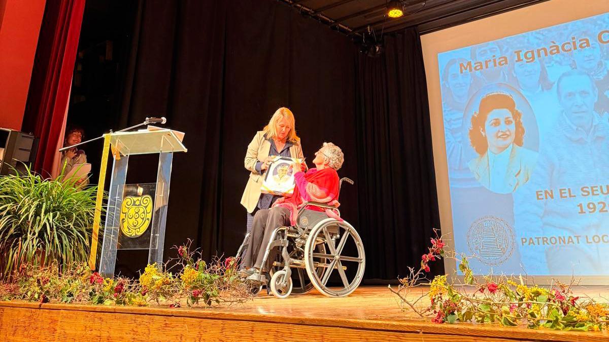 Bunyola rinde homenaje a Maria Ignàcia Colom por sus 100 años - Diario ...