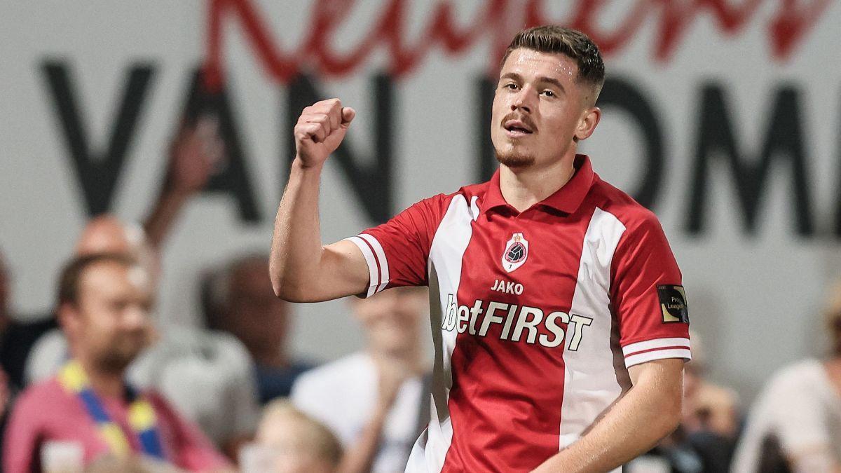 FC Barcelona - Royal Amberes | Muja, un culé en el vestuario del Amberes