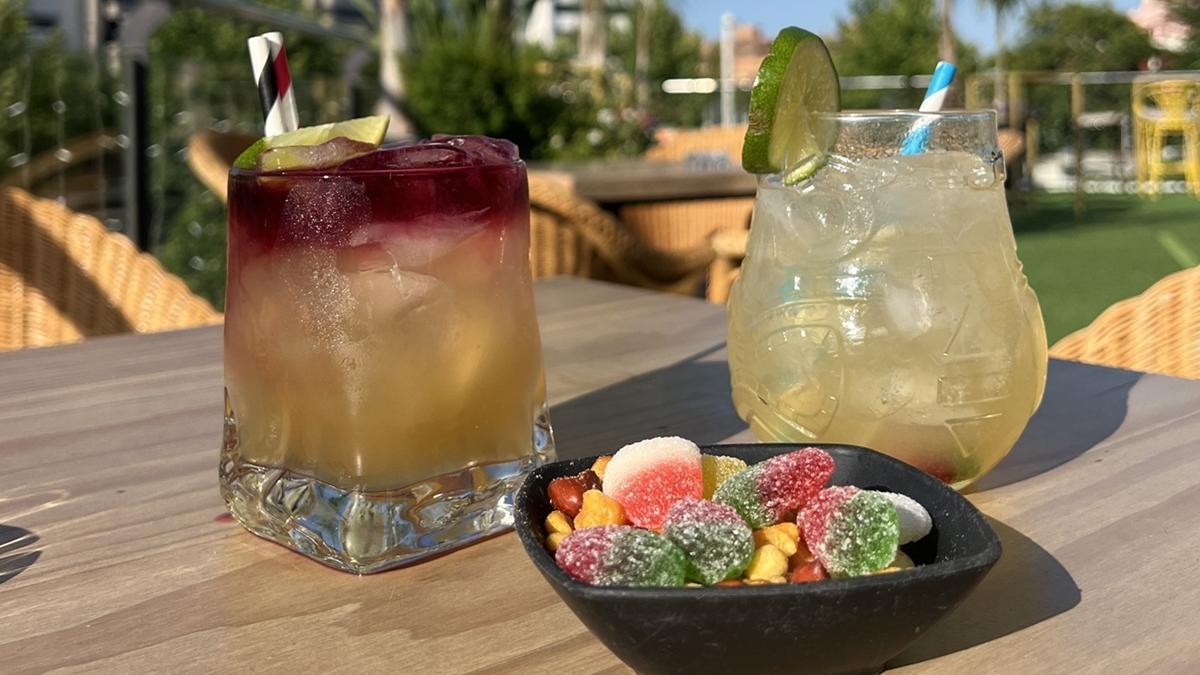 Tardeo, cócteles y ambiente musical en la terraza de Kon-Q