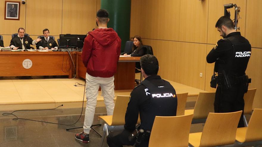 Confiesa que intentó matar a su pareja de una cuchillada en el tórax