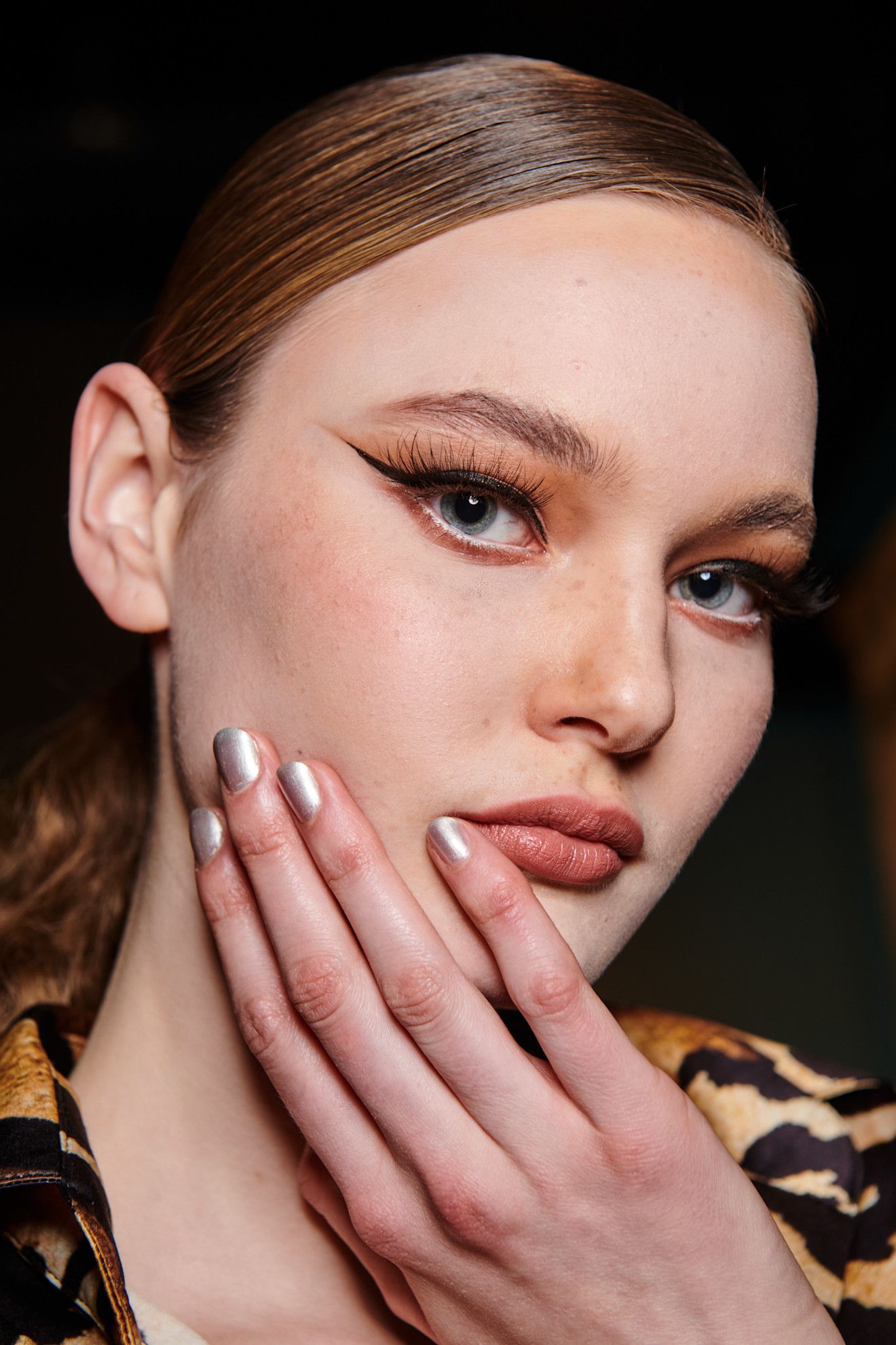 Tendencias de uñas 2026: aplicaciones joya, diseños atrevidos y colores ...