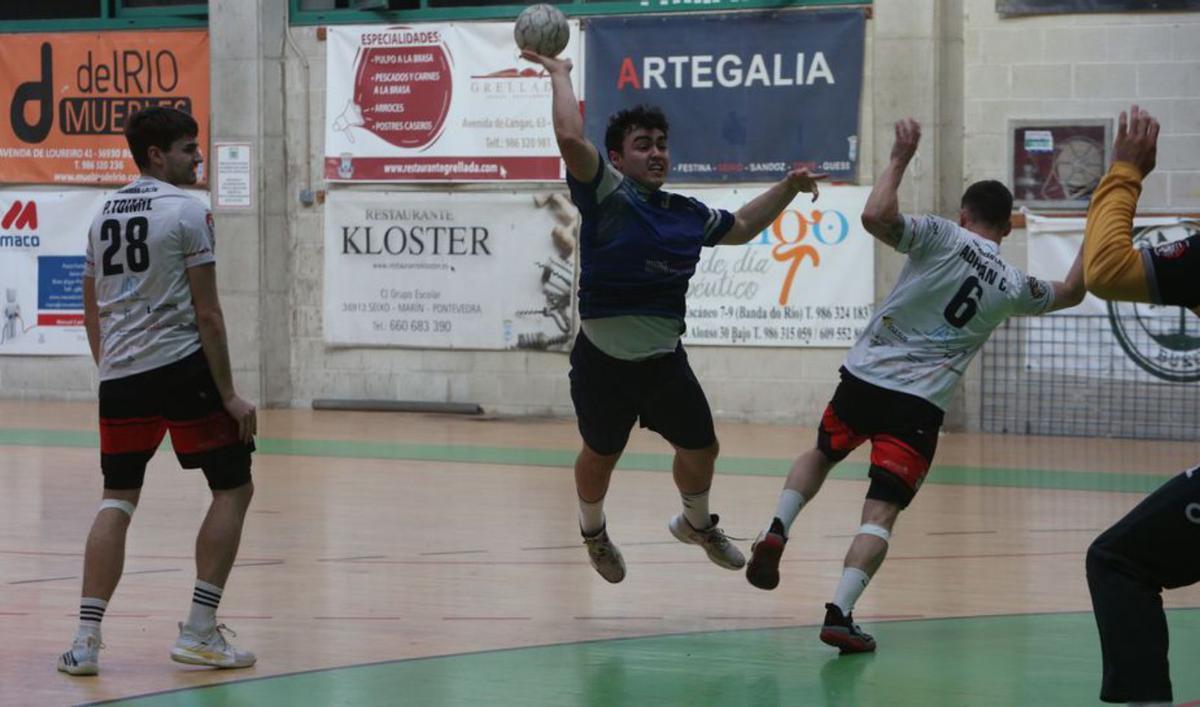 El Bueu gana gracias a un arreón final
