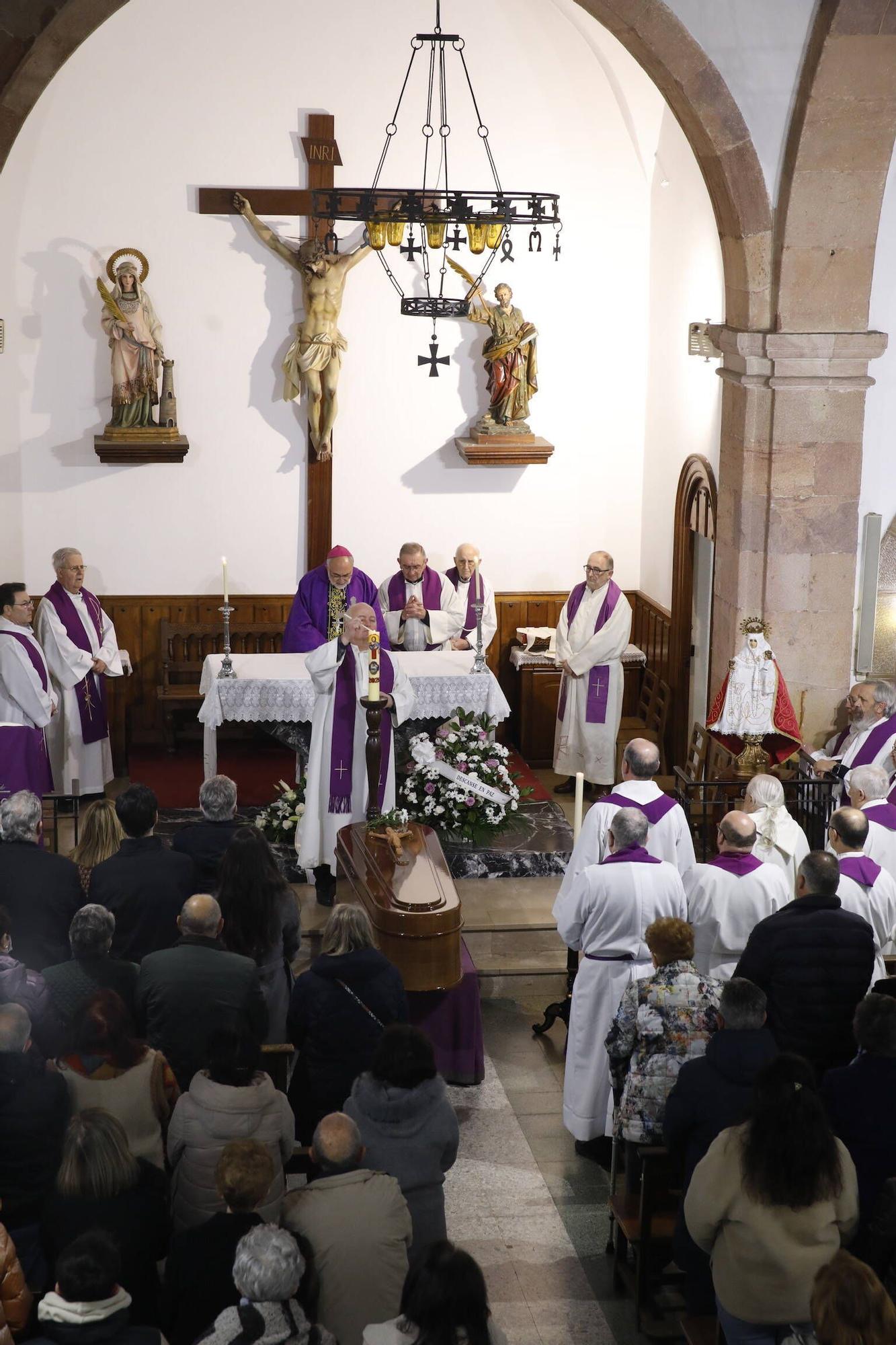 El multitudinario funeral por el párroco José Manuel Alonso, en imágenes