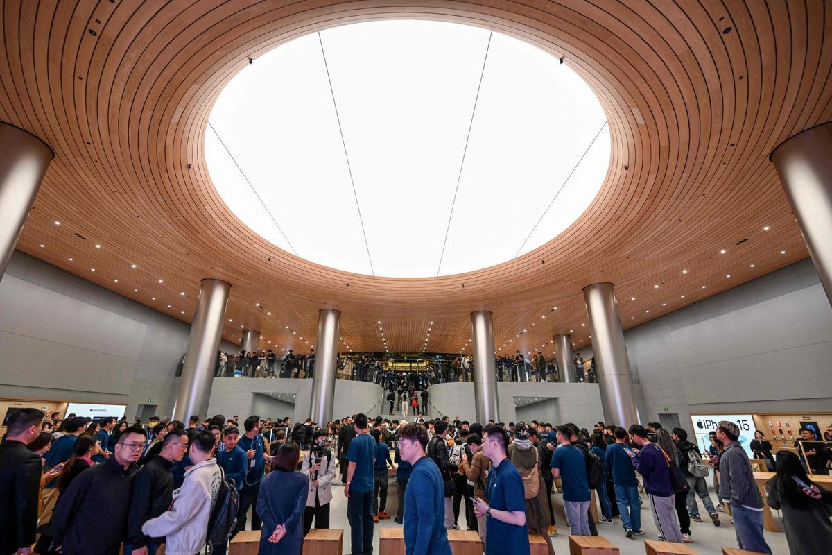 La tienda más grande de Apple en Asia abre sus puertas en Shanghái | FOTOS