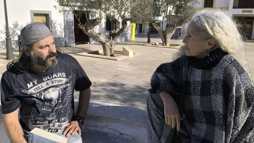 Rosa Rodríguez y Manuel Ángel Suárez, portavoces de SOS Vivienda ...