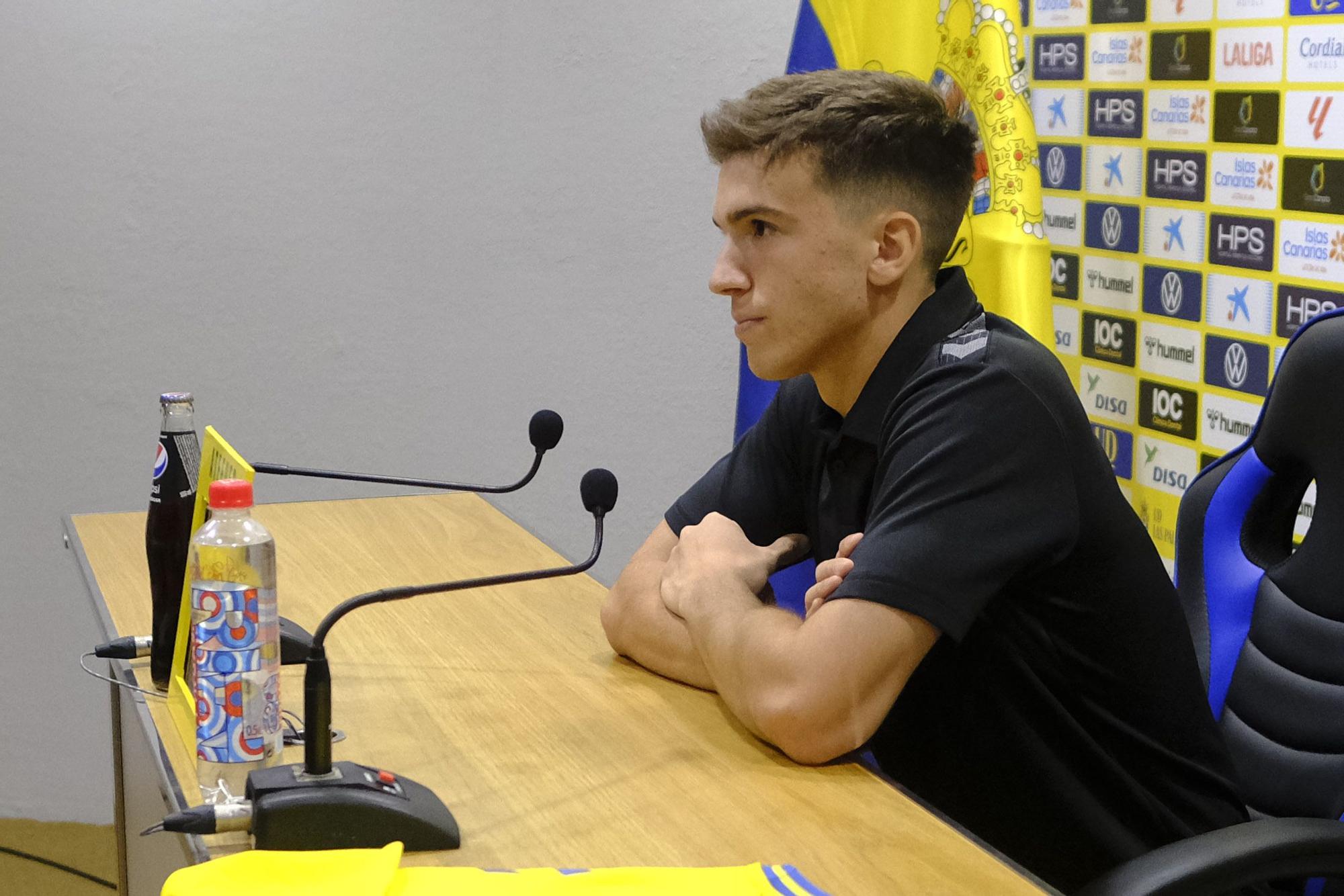 FOTOS: Presentación de Maxi Perrone, nuevo jugador de la UD Las Palmas