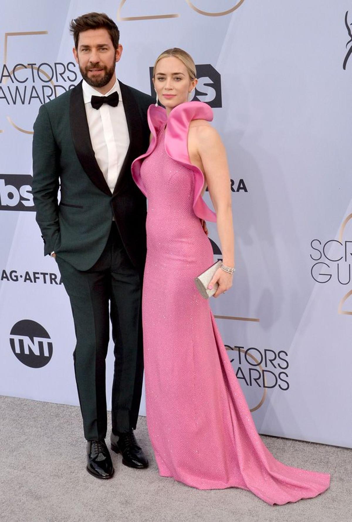 Emily Blunt con vestido rosa de Michael Kors en los Premios del ...