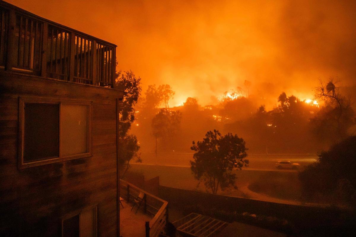 Los Ángeles declara el estado de emergencia por incendios sin control | FOTOS