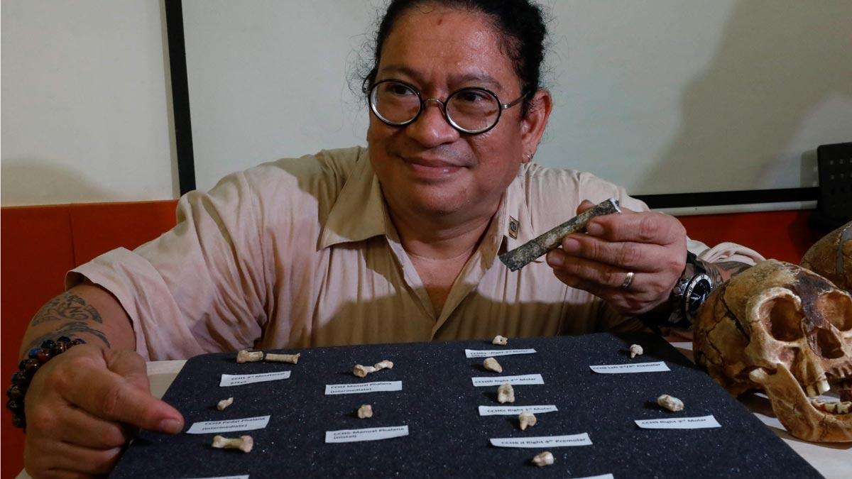 Los arqueólogos muestran los fósiles del 'Homo luzonensis', la nueva ...
