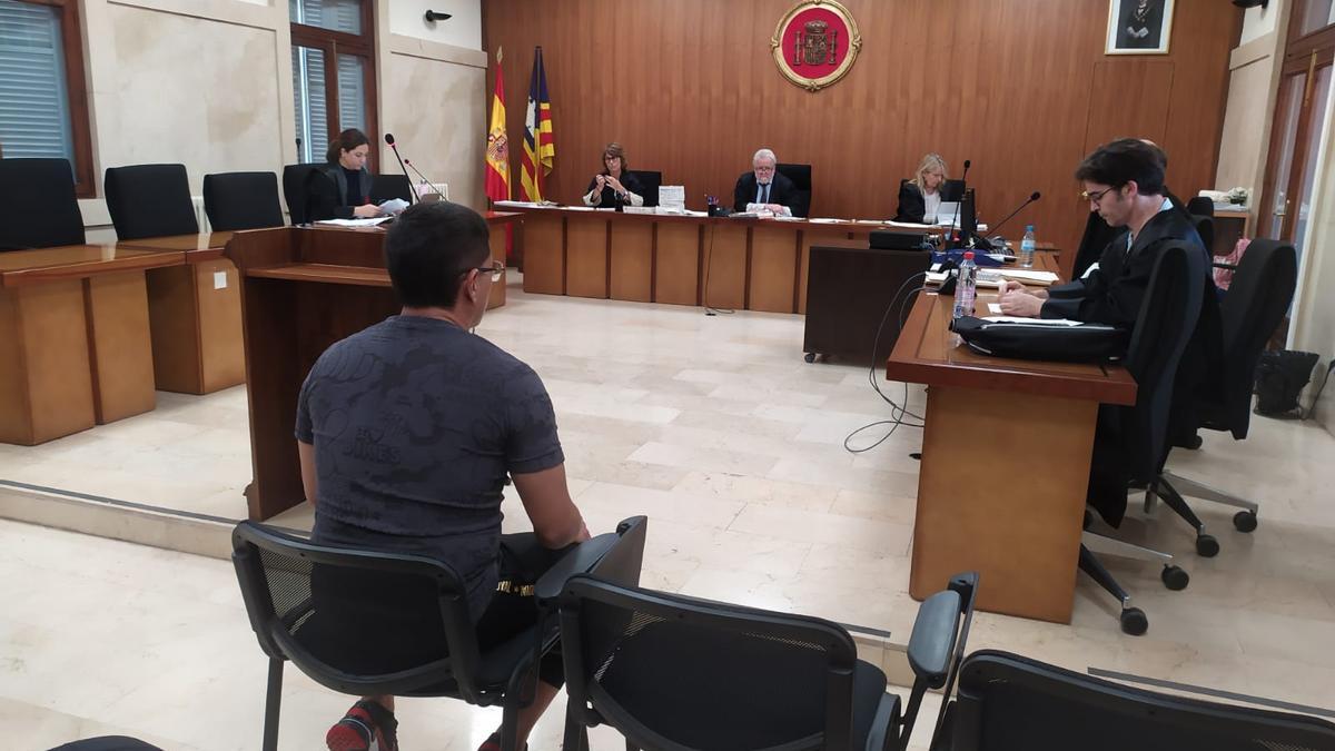 El acusado de intentar matar a su pareja tirándola al vacío lo niega y ...