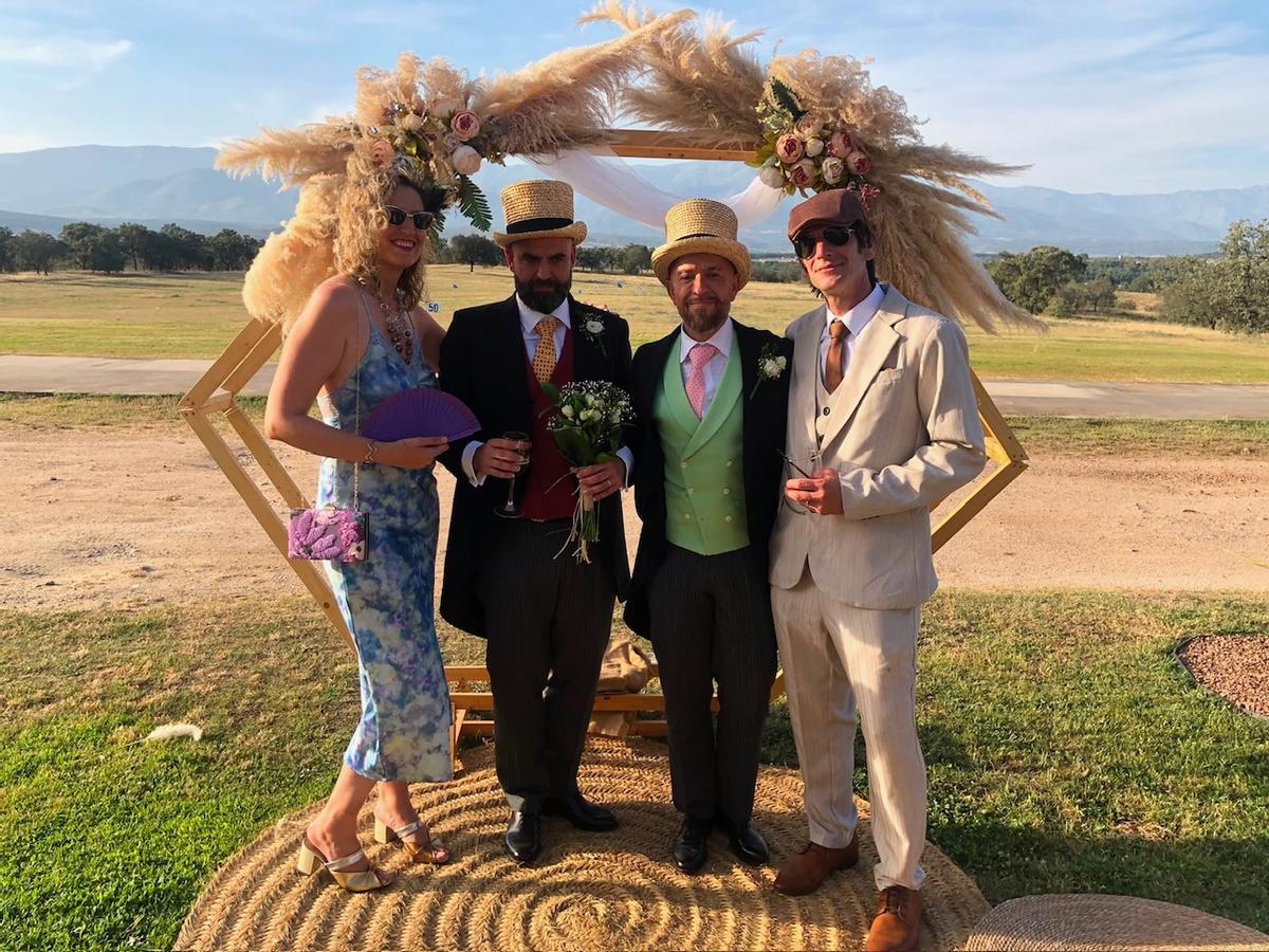 Fotogalería | Así fue la divertida boda con aire de Ascot de Adrián ...