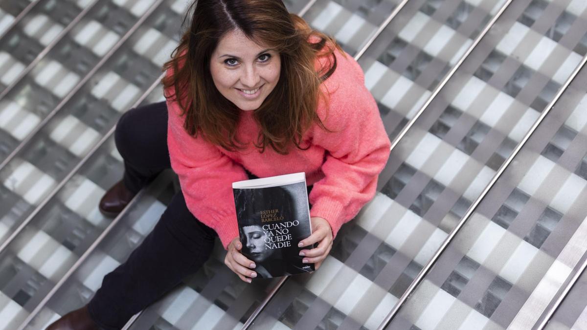 Esther López Barceló: "No es una novela de la guerra civil, sino de ...