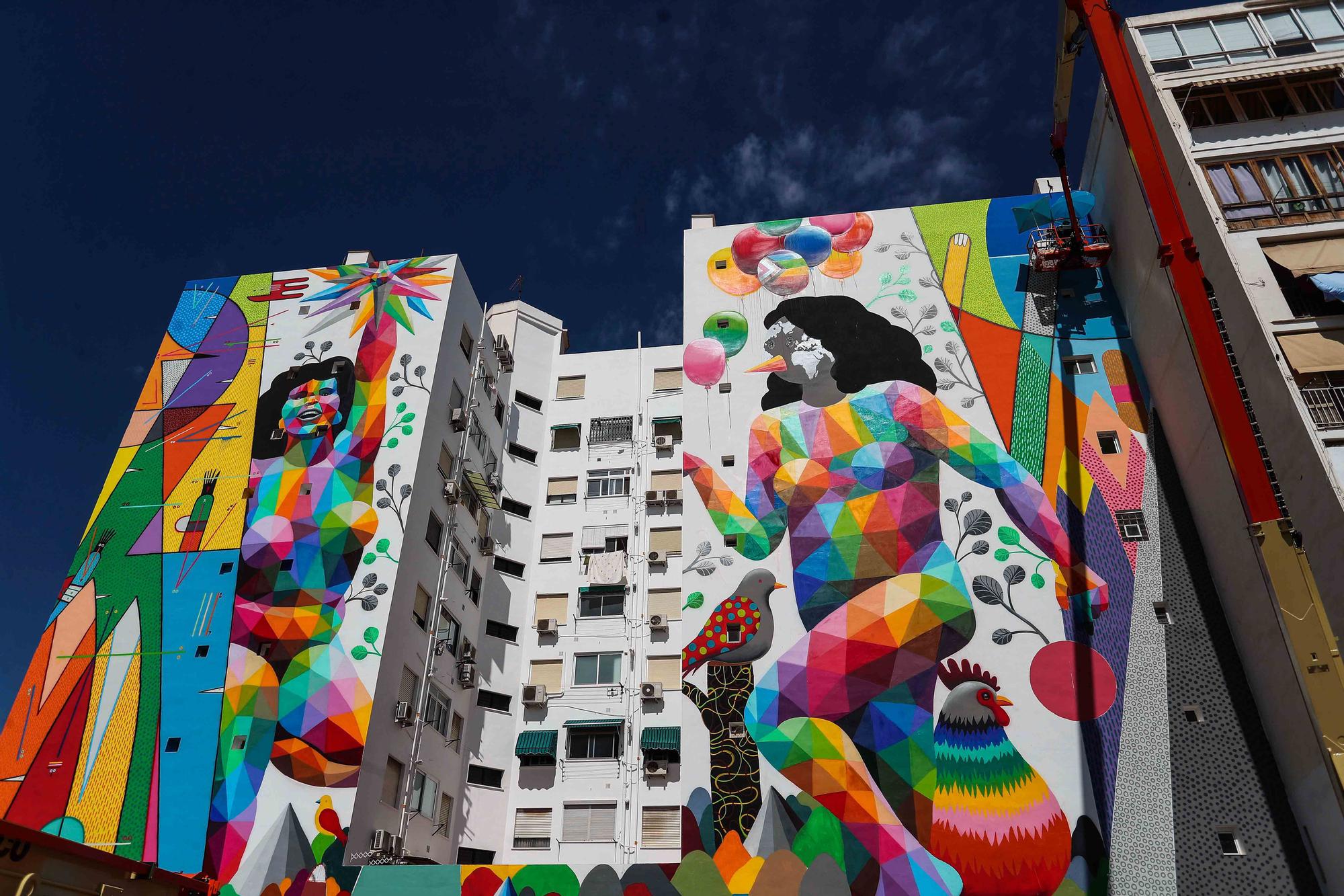 Okuda pinta su primer mural en València