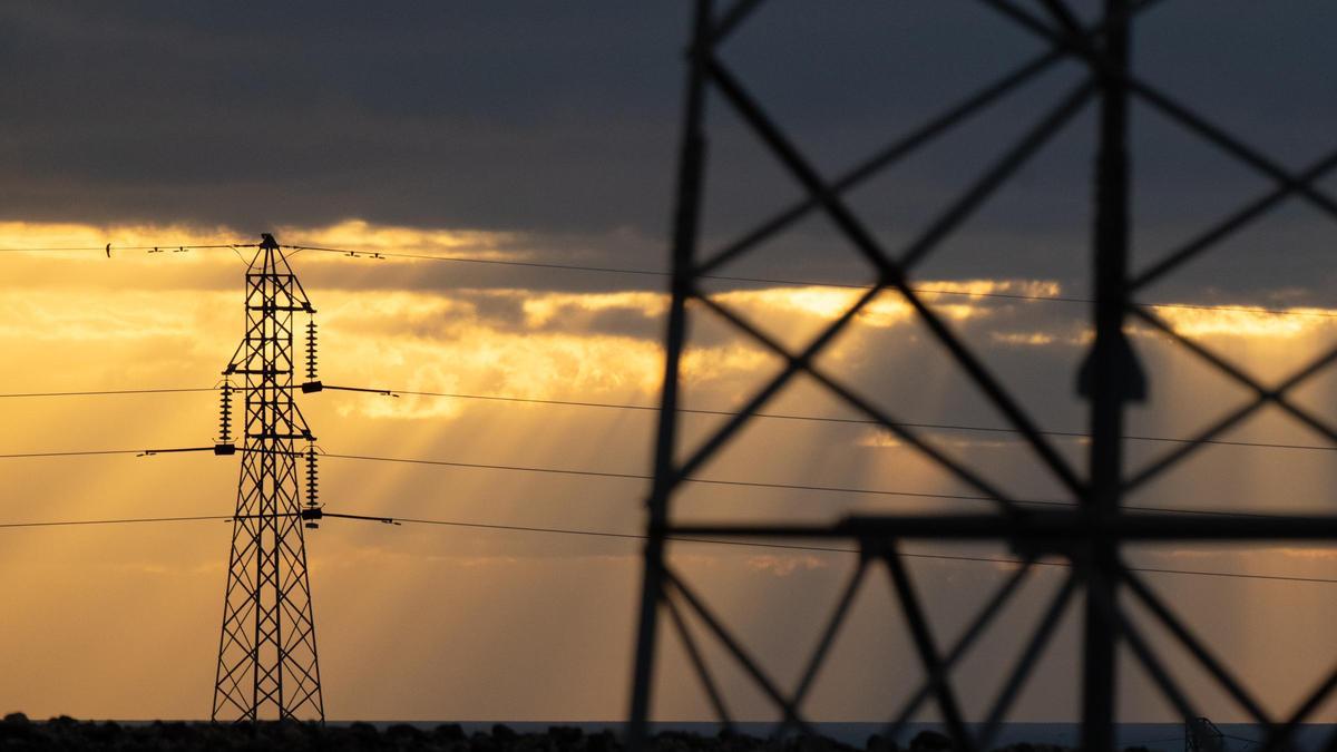 La caída de un árbol por el viento deja a Anna a oscuras durante tres horas
