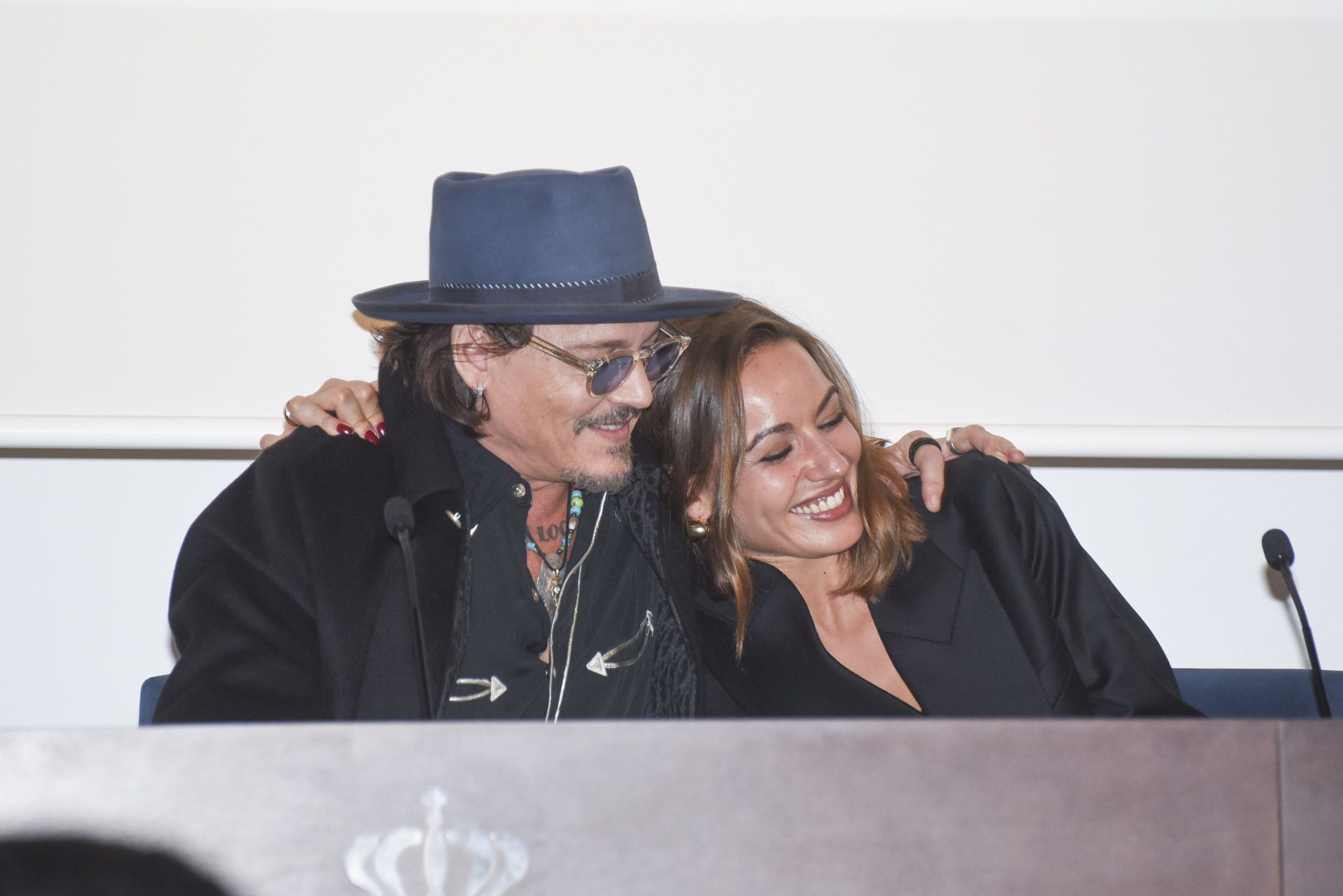 JOHNNY DEPP DANA | Johnny Depp muestra su apoyo a los afectados por la ...