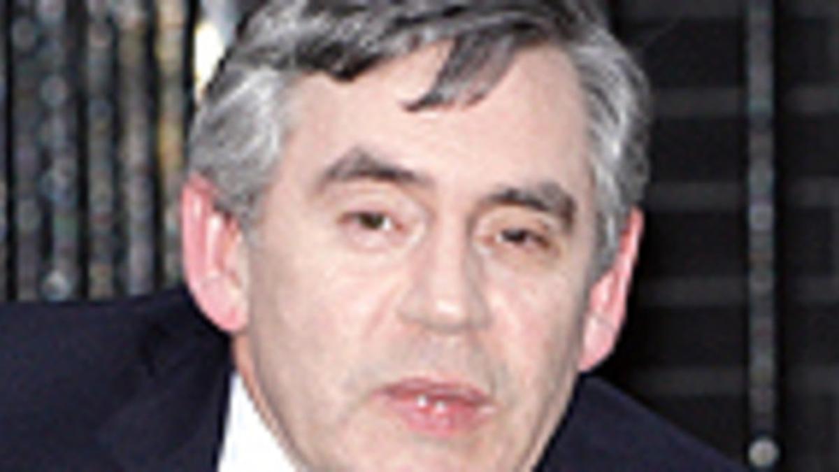 Brown Recurre Al Relaciones Públicas Que Ayudó A Isabel Ii A Mejorar Su