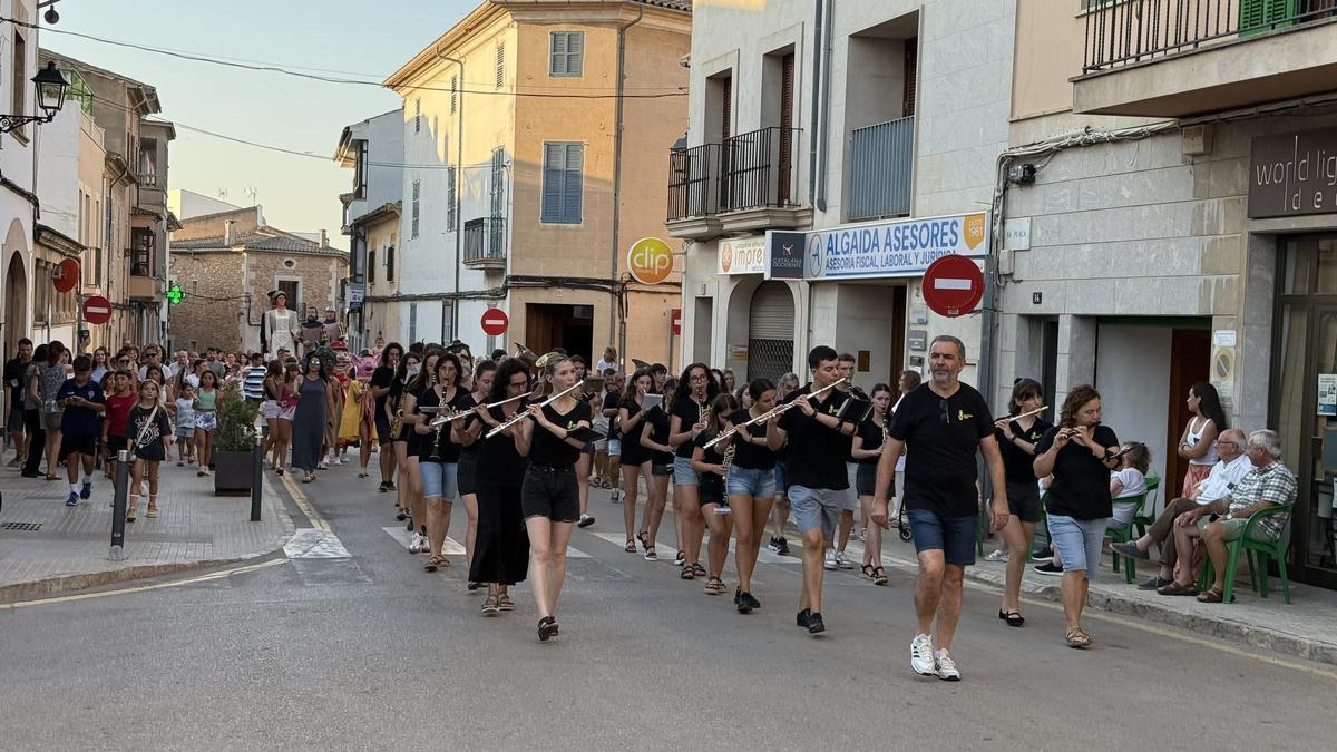 "Fiestas en Mallorca": Algaida estrena 'colla gegantera' en el inicio ...