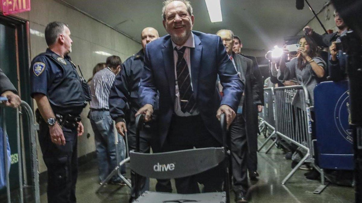 El jurado de Weinstein arranca sus deliberaciones entre turbulencias