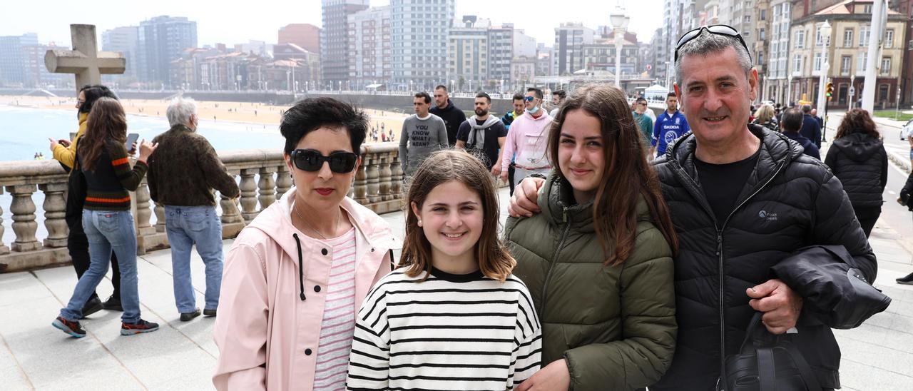 Gijón, a tope con los turistas: “Presta ver la ciudad así”