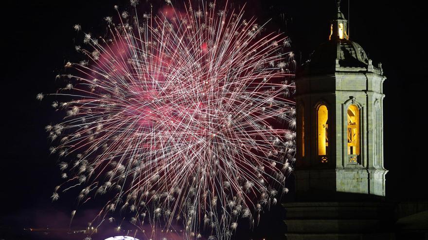 Galeria de fotos: El castell de focs posa punt final a les fires de ...