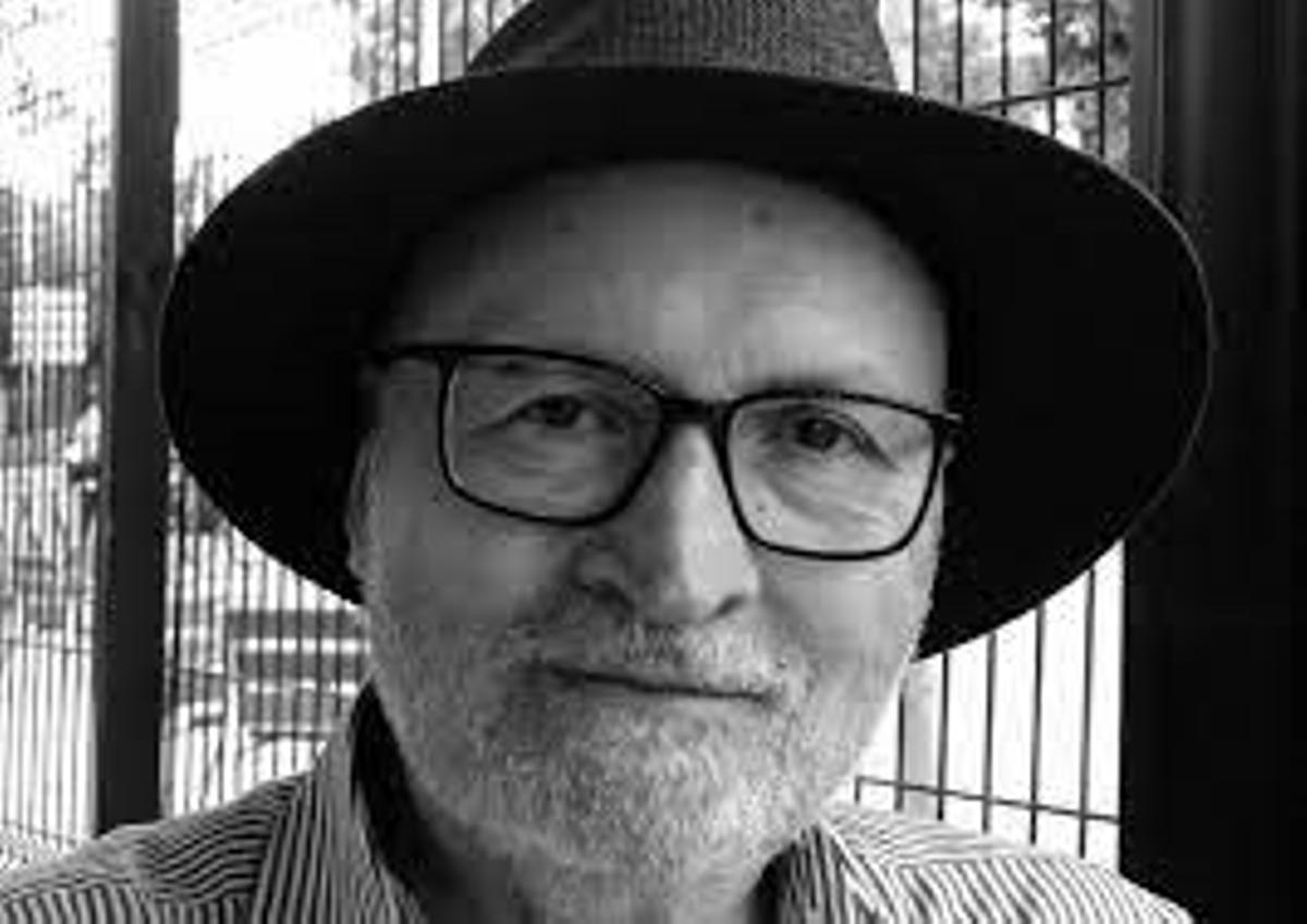 Emilio Pascual presenta su libro "El gabinete mágico" en la librería ...