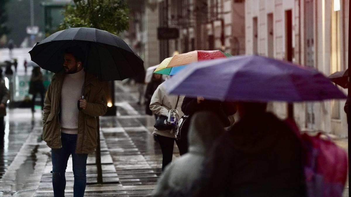 LLUVIA EN MÁLAGA | La borrasca Karlota deja intensas lluvias en la ...